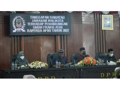 Gema Media | Tiba Giliran Wali Kota Mojokerto Bacakan Jawaban Atas Pandangan Umum Fraksi ...