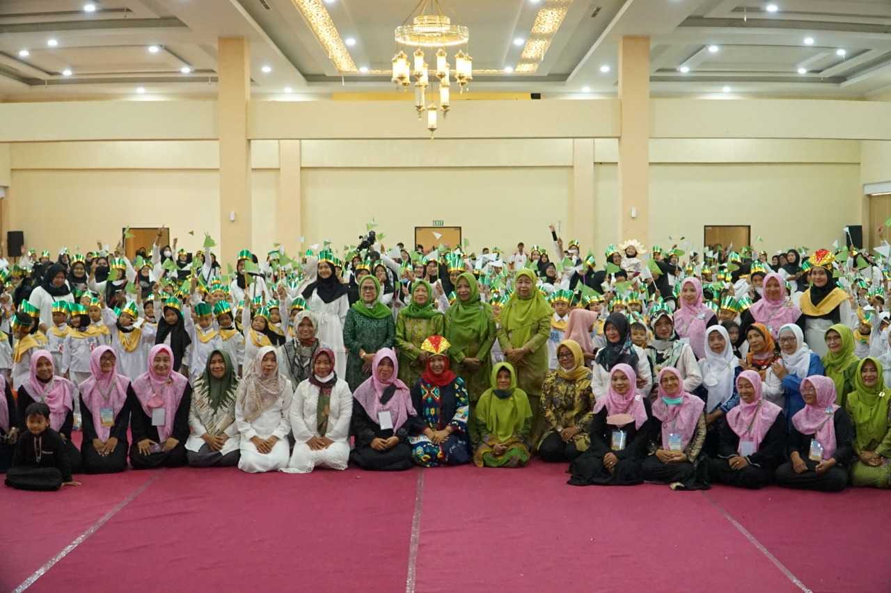 Gema Media | Ning Ita Tampil Tari Saman Kreasi Bersama Ratusan Siswa TK ...