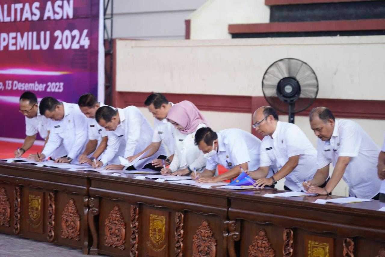 Gema Media | Pimpin Apel Gabungan, Pj Wali Kota Mojokerto Ali Kuncoro Tekankan ASN Harus Netral ...